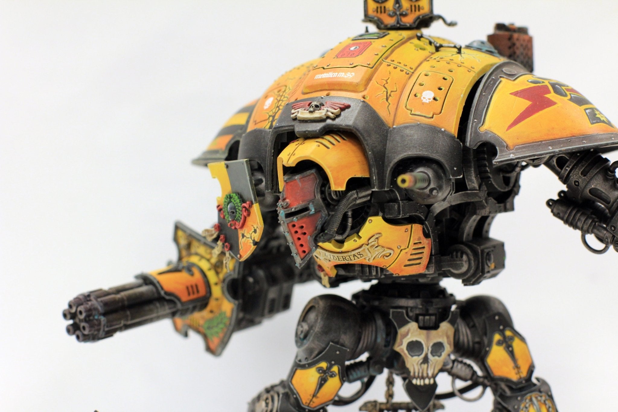 Pro Painted - Warhammer 40K: Imperial Knights - Knight Questoris ...